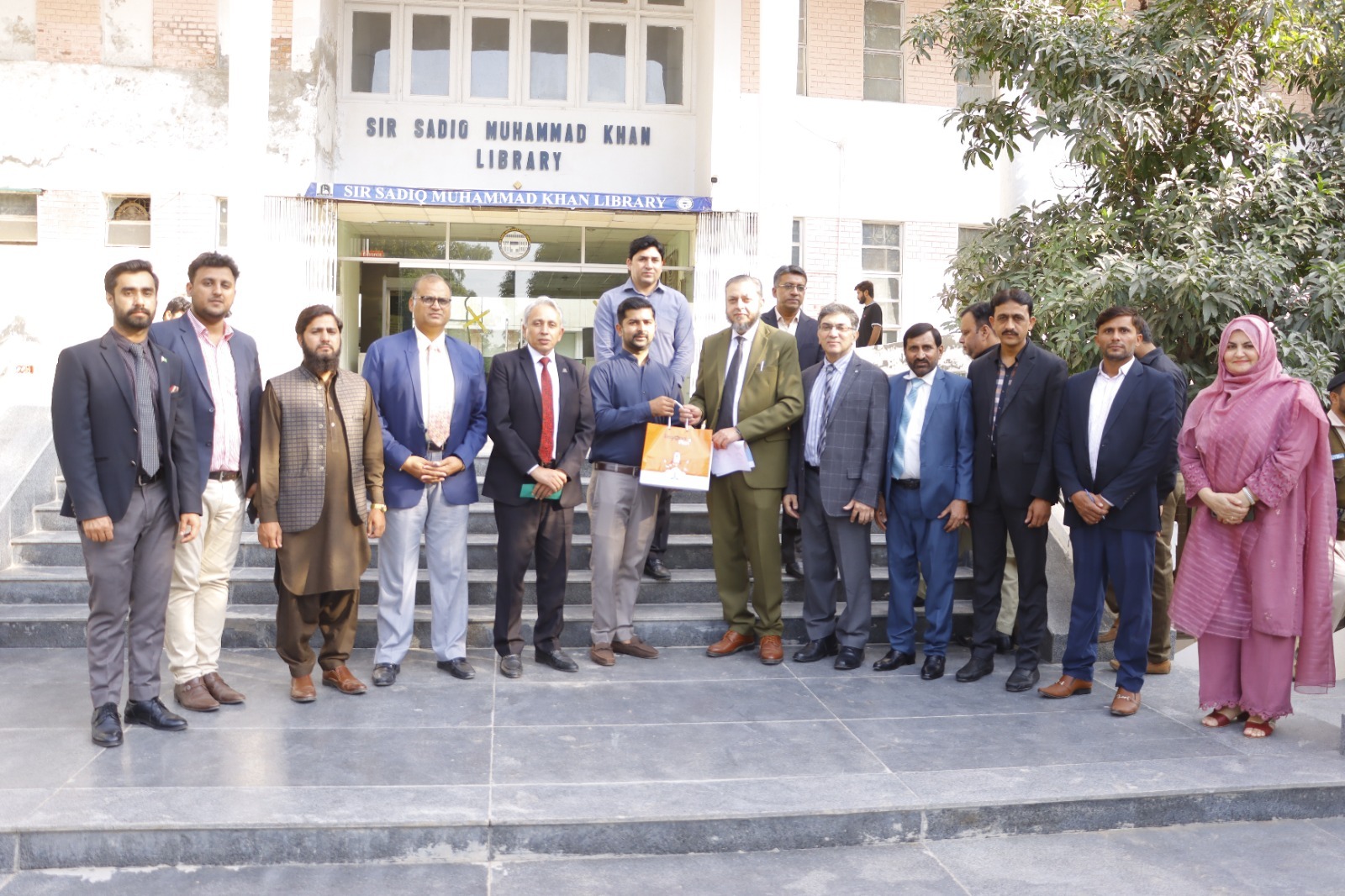 Worthy Vice Chancellor Prof. Dr. Muhammad Kamran visited the Regional ...
